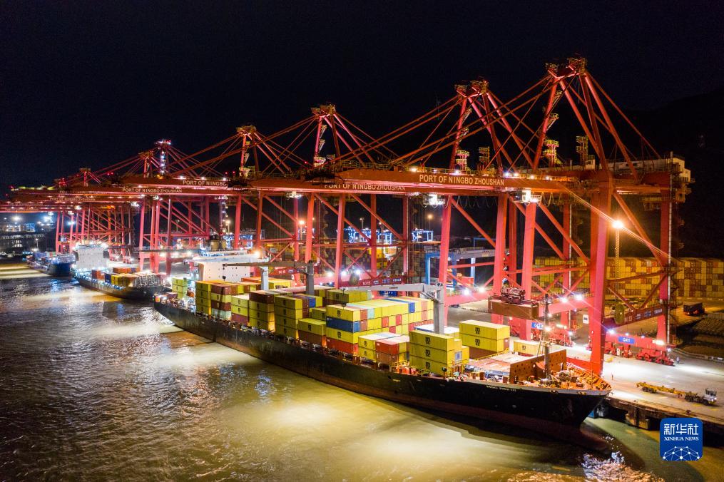 “一带一路”高峰论坛丨从浙江宁波舟山港到雅加达丹戎不碌港 - 新华网客户端