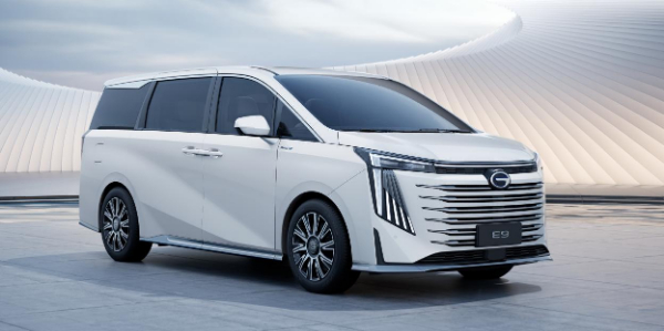 首款2.0T插电MPV 传祺E9预售33万元起 - 新华网客户端