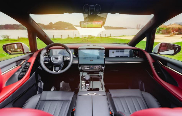 首款2.0T插电MPV 传祺E9预售33万元起 - 新华网客户端