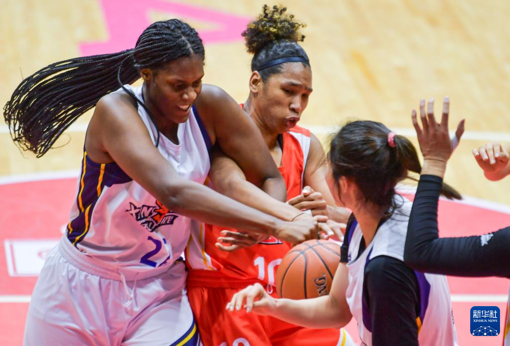 篮球——WCBA常规赛：新疆天山胜武汉盛帆白鹤 - 新华网客户端